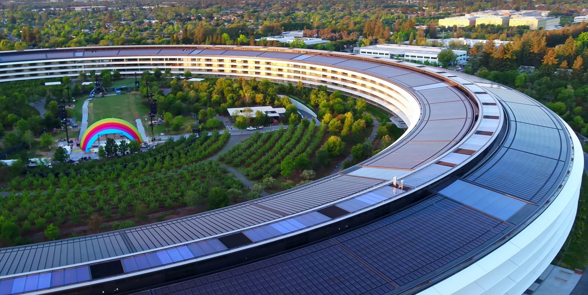 Norman Foster: Biografia, Opere e Strutture dell'Archistar