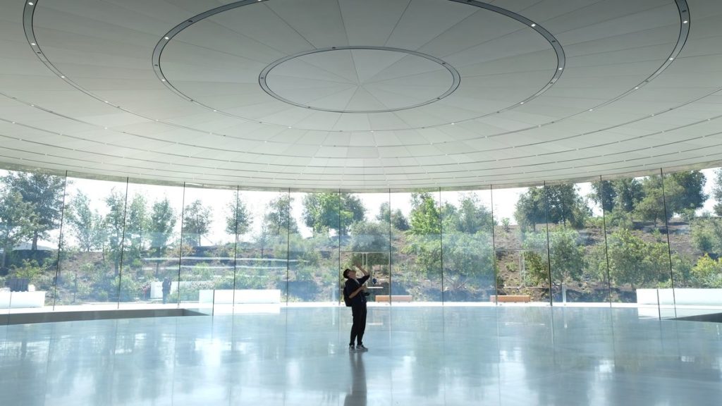 Norman Foster: Biografia, Opere e Strutture dell'Archistar